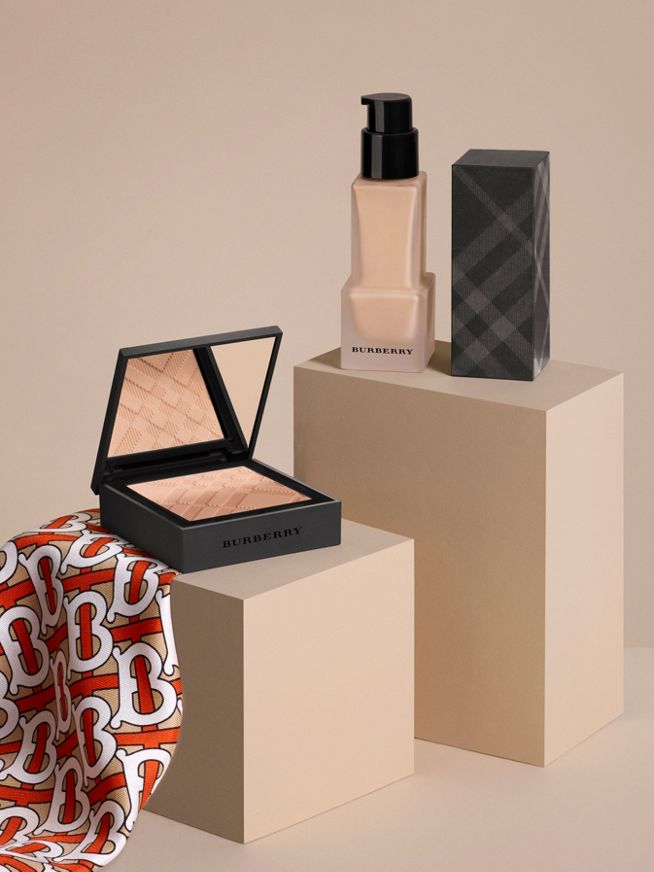 Burberry Cosmetics Matte Glow Foundation Liquid Compact | News ...